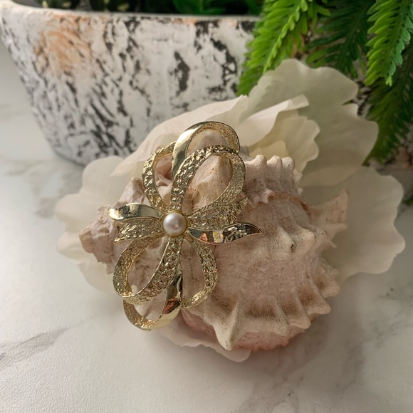 Gerry'S | Jewelry | Vintage Gerrys Floral Abstract Brooch | Poshmark
